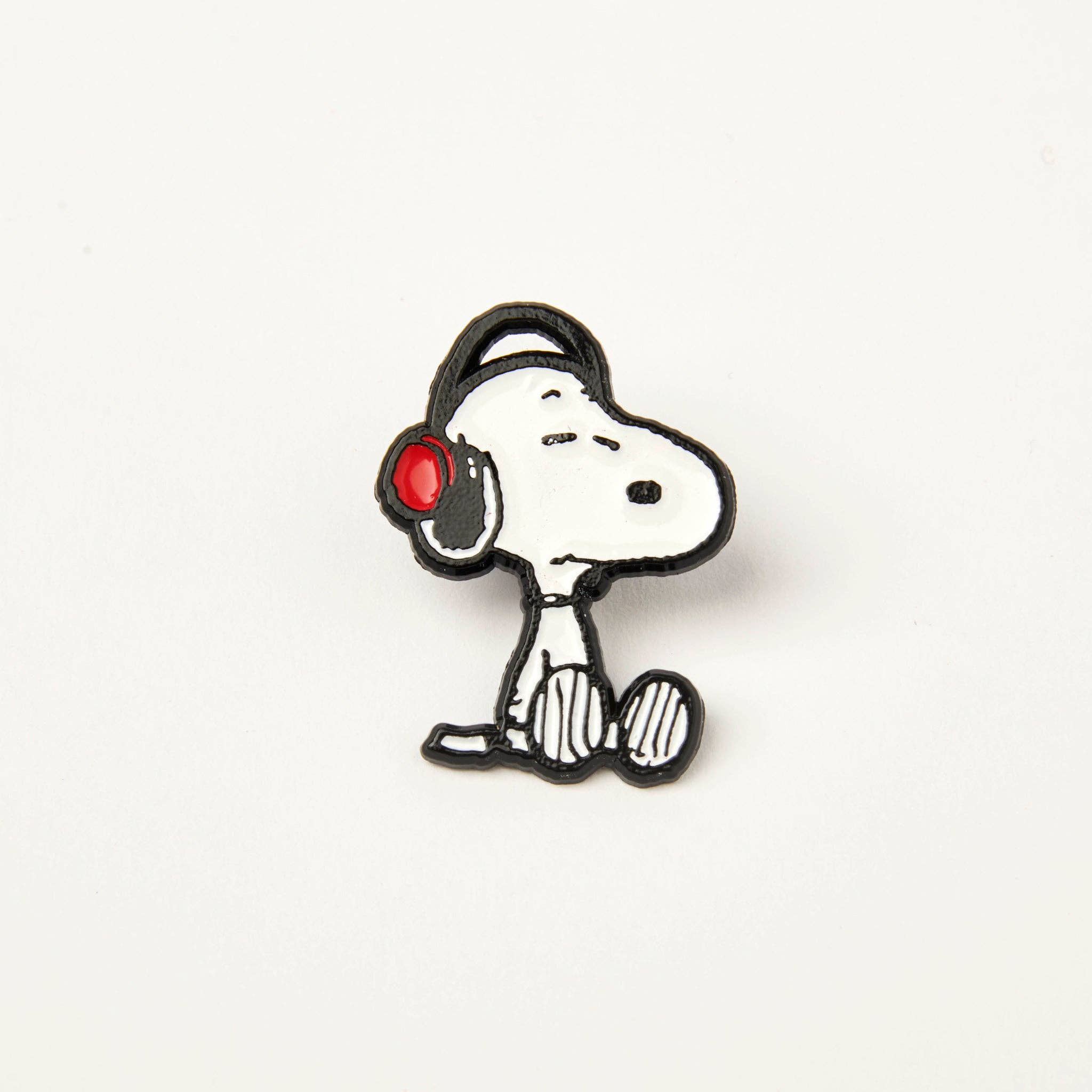 Peanuts Pin - Headphones – Windsor Lane
